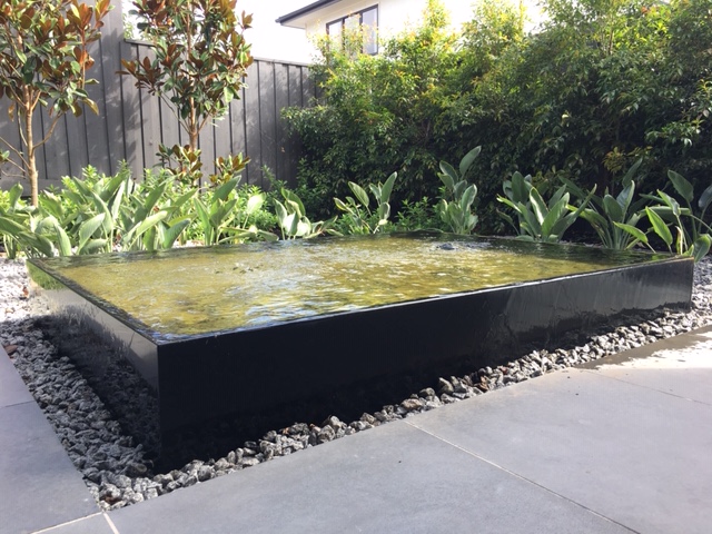 Custom Stainless Steel Wet Edge Ponds